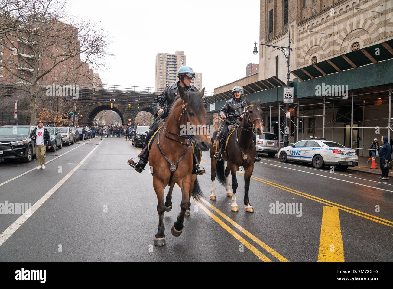 Nypd mounted unit hi-res stock photography and images - Alamy