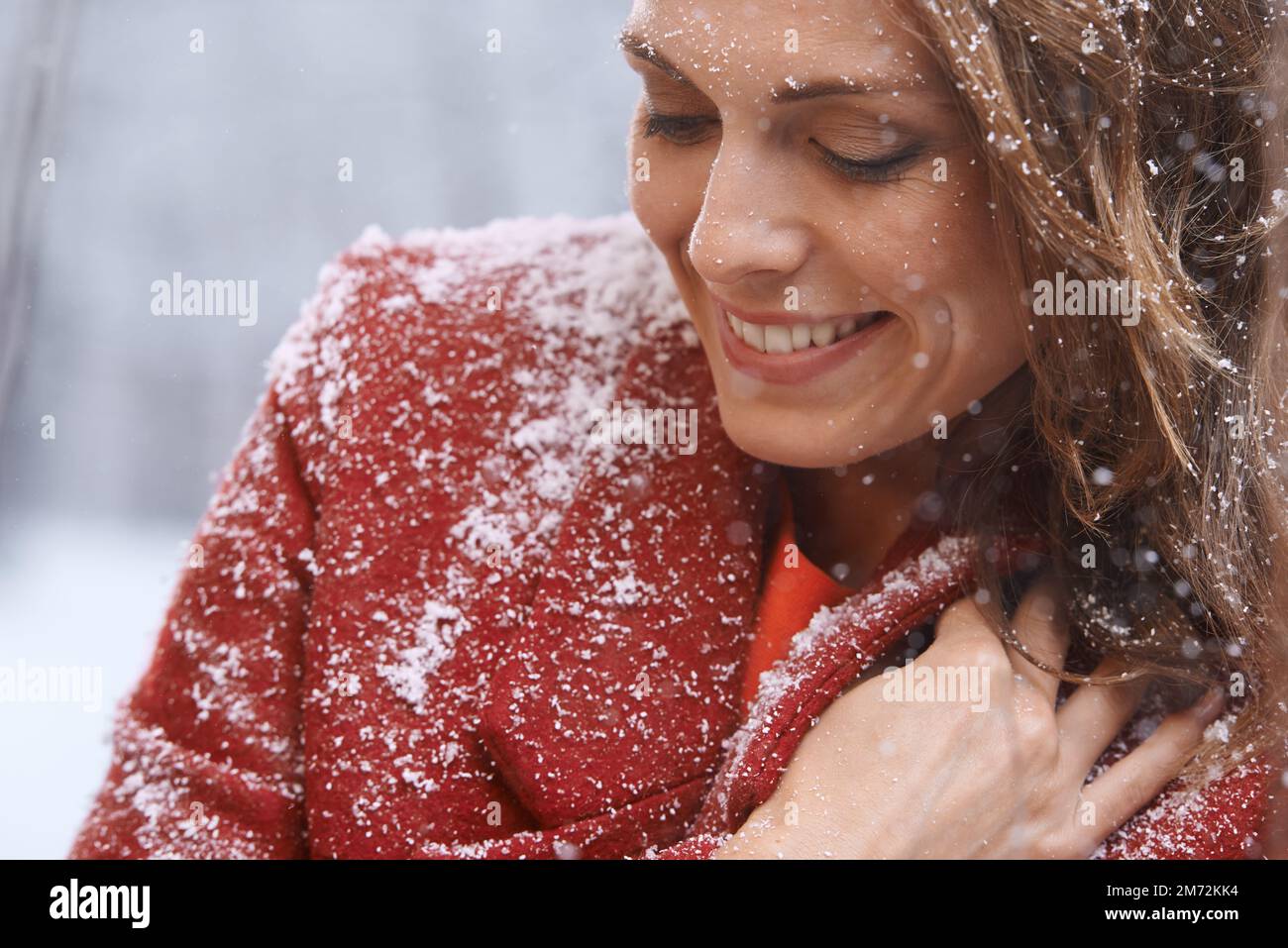 Woman freezing cold snow hi-res stock photography and images - Alamy