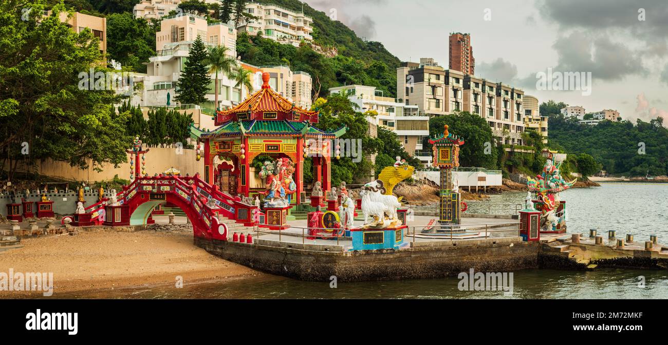 Panorama of the Longevity Bridge, pagoda, symbolic statuary and pier at ...