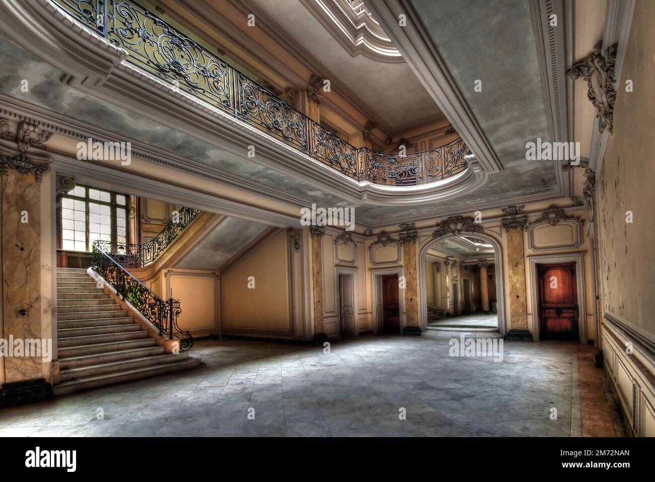Urbex (urban exploration): Abandoned house with glory and luxury in the ...