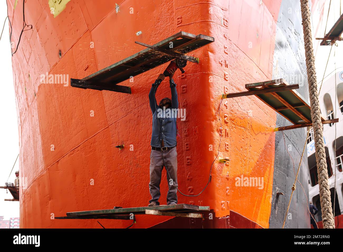 workers working to repair ship Stock Photo - Alamy