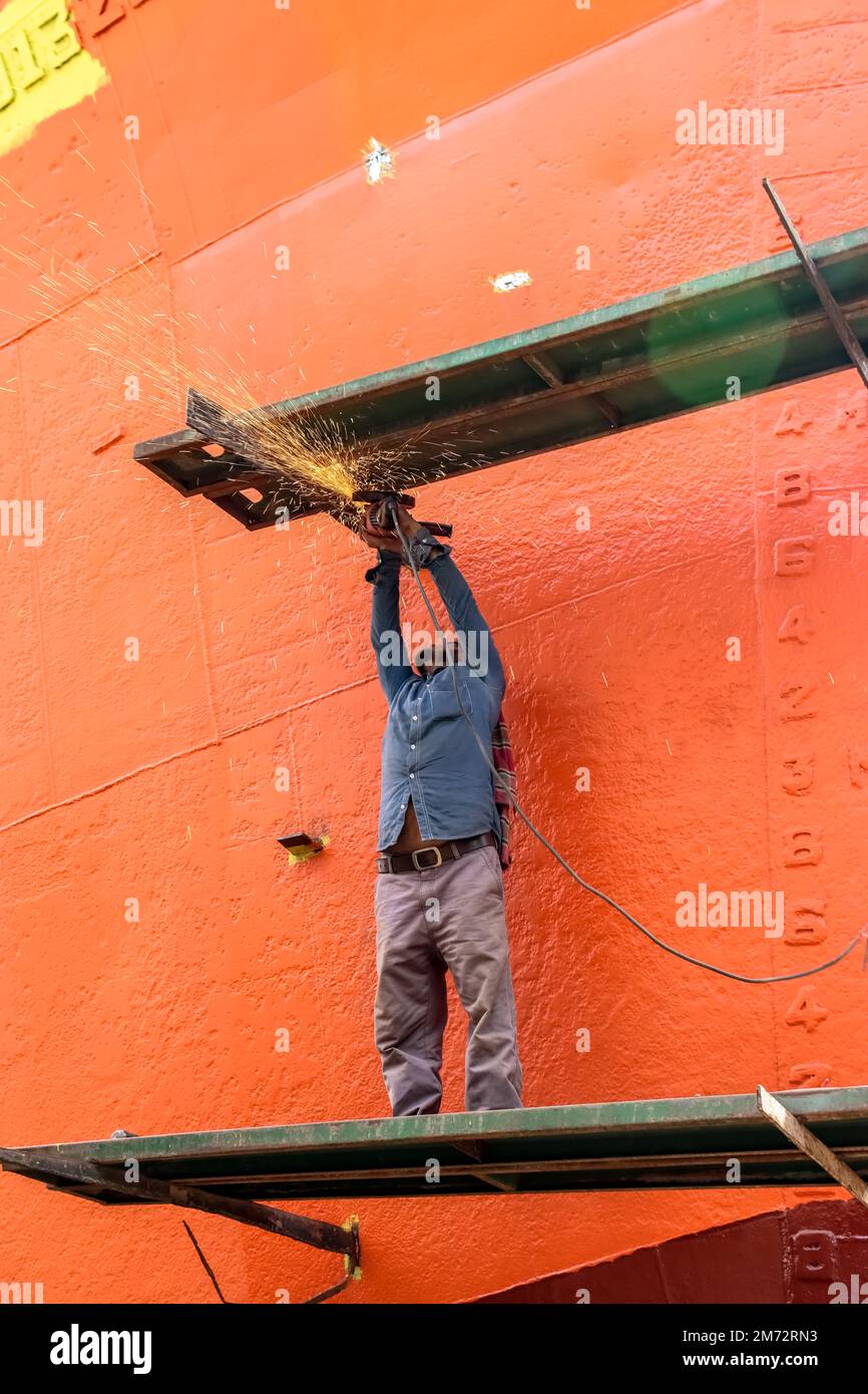 workers working to repair ship Stock Photo - Alamy