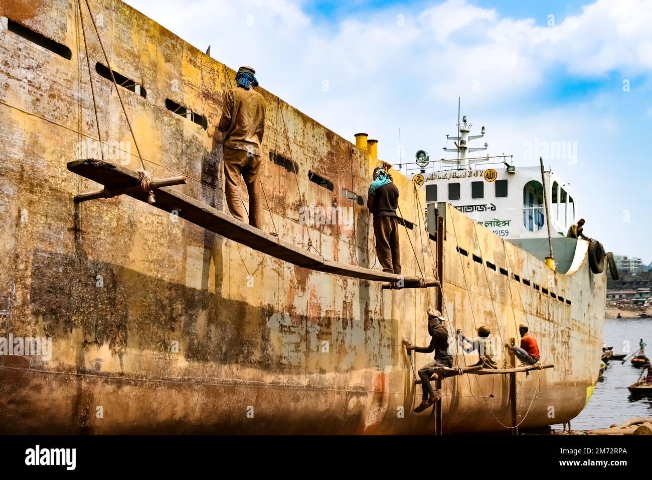 workers working to repair ship Stock Photo - Alamy