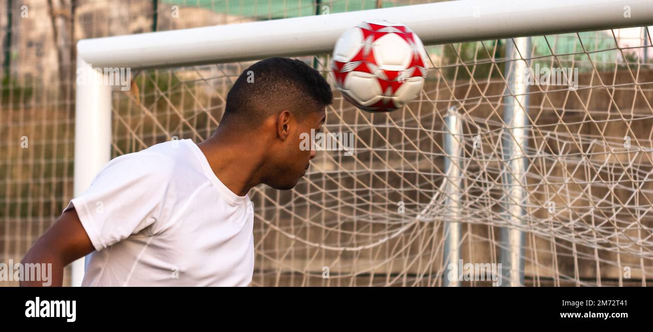 Footballer heading ball hi-res stock photography and images - Alamy
