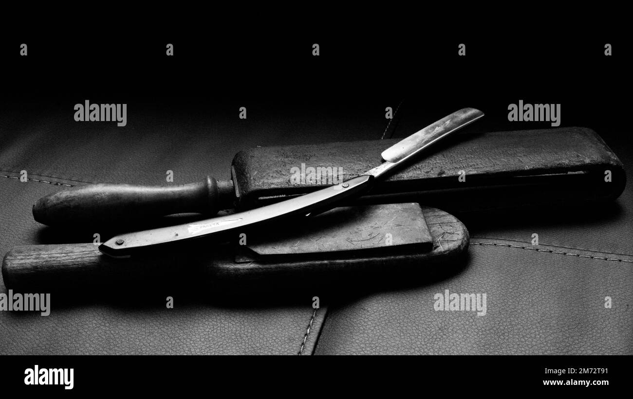 A grayscale shot of a vintage straight razor Stock Photo - Alamy