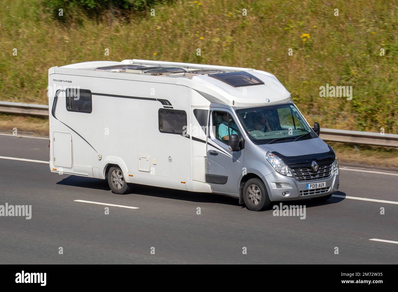 2019 White RENAULT Lunar ROADSTER EB E8 2299cc 6 speed manual motorhome ...
