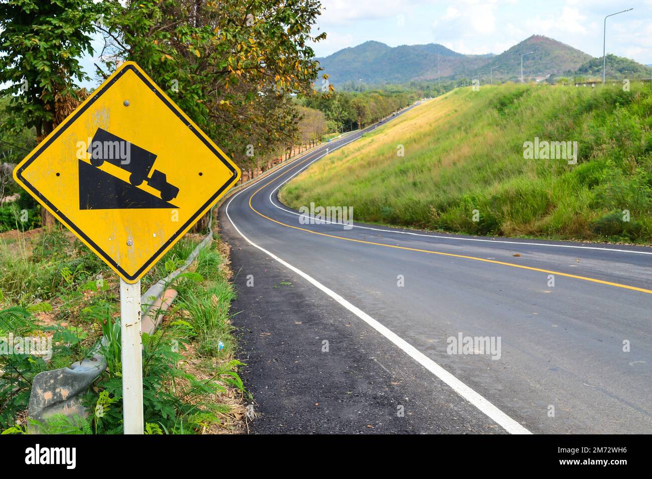 Steep grade road sign hi-res stock photography and images - Alamy