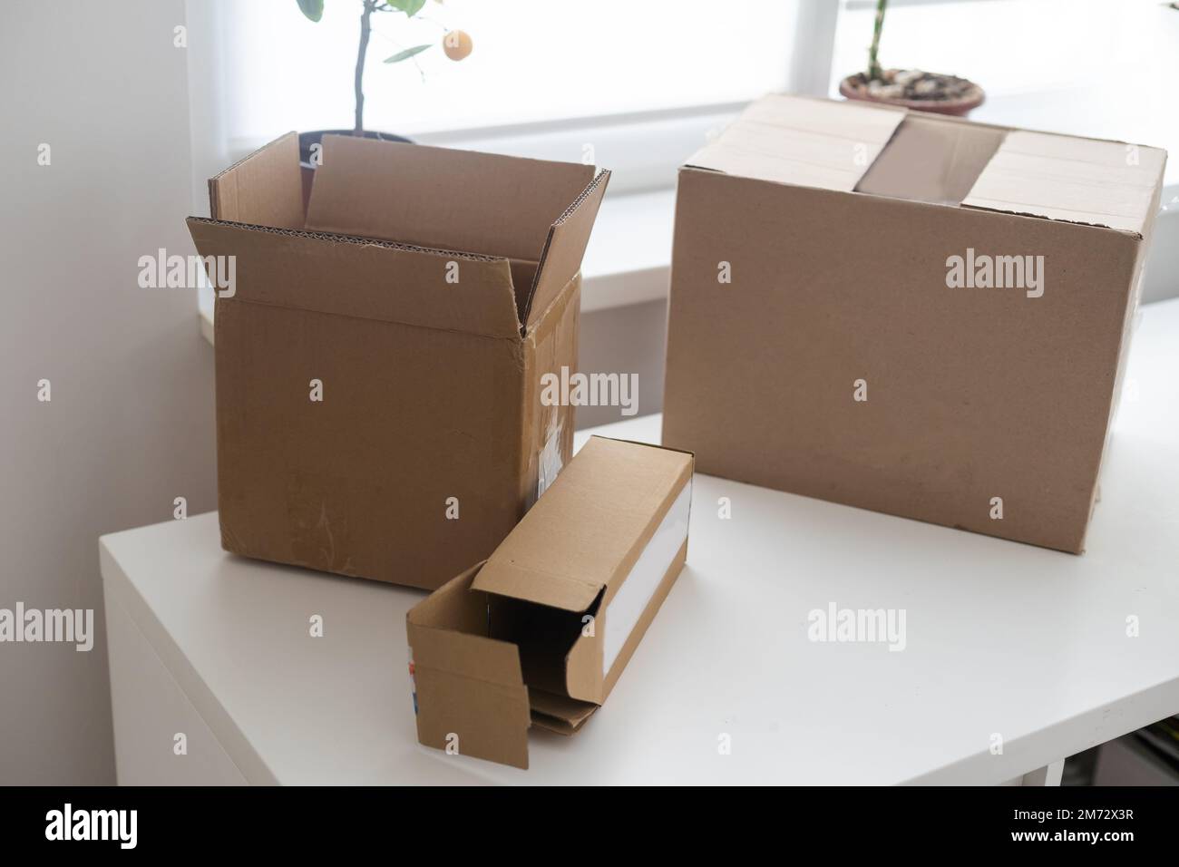 Open Empty Cardboard Box, packaging Stock Photo - Alamy