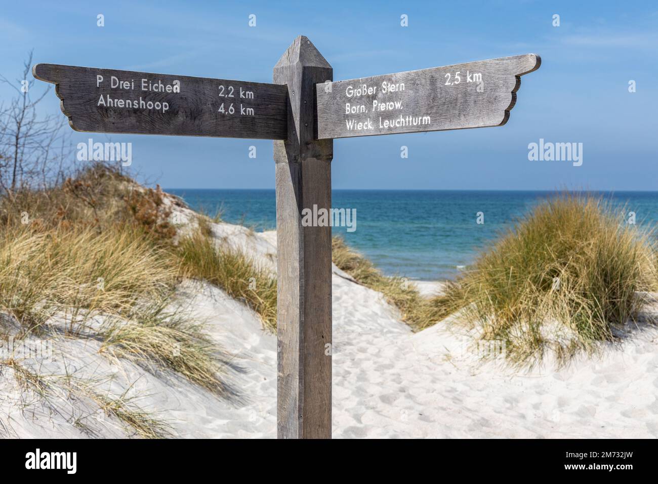 Strandzugang Ostsee am Weststrand Darß Stock Photo - Alamy
