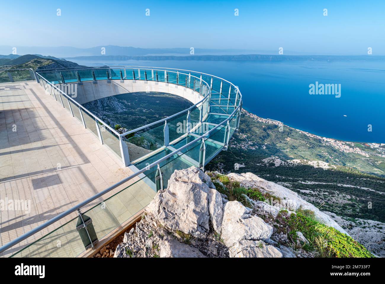 Modern skywalk hi-res stock photography and images - Alamy