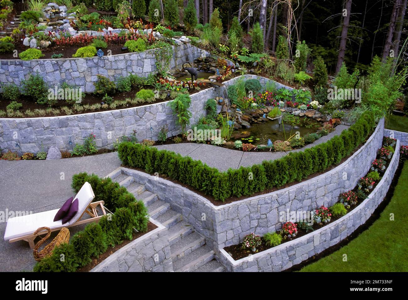 Garden path retaining wall hi-res stock photography and images - Alamy