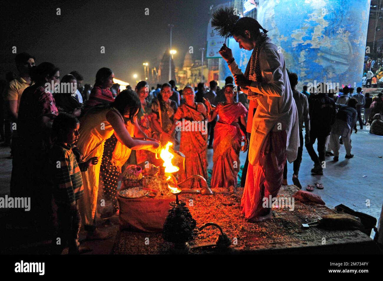 Group of women benares hi-res stock photography and images - Alamy