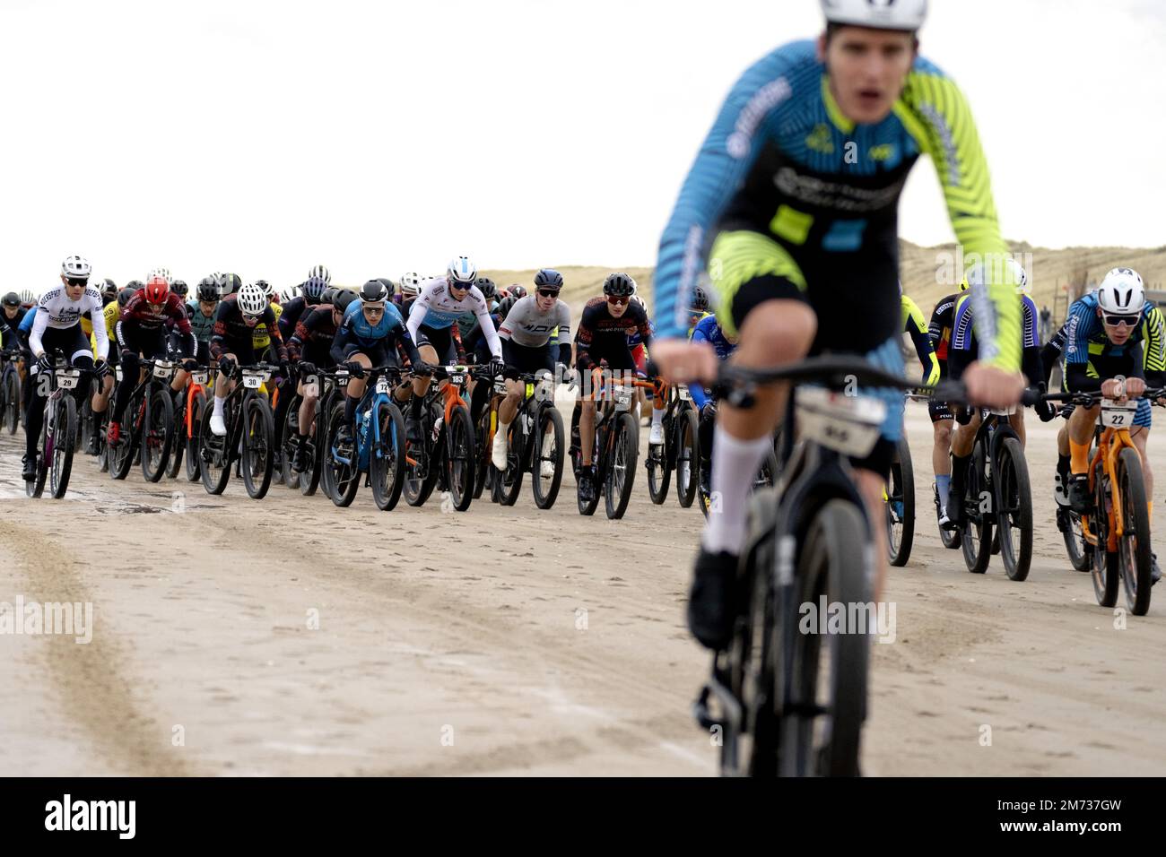 CASTRICUM AAN ZEE - The leading group on the beach during the Egmond ...