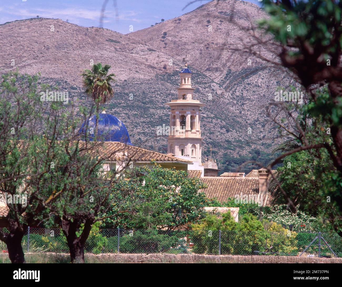TORRE POLIGONAL Y CUPULA AZUL DE LA IGLESIA PARROQUIAL - FOTO AÑOS 90 ...