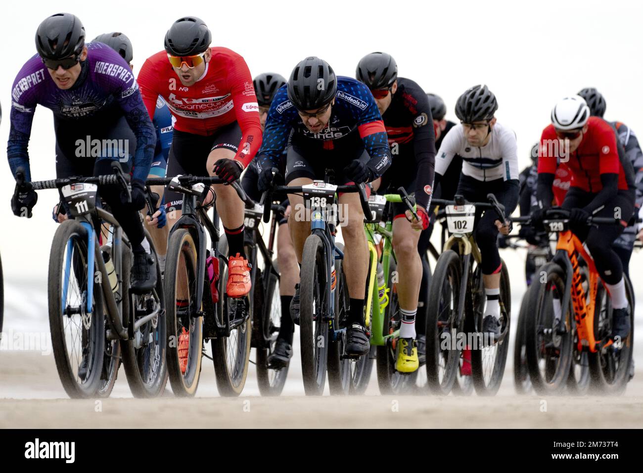 CASTRICUM AAN ZEE - Participants in action during the Egmond-Pier ...