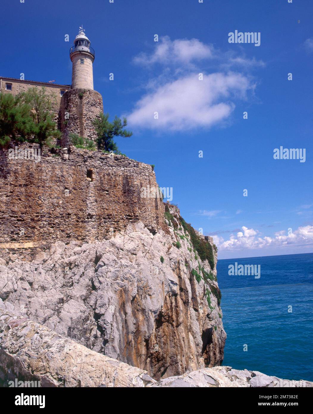 CASTILLO-FARO. Location: CASTILLO-FARO. CASTRO URDIALES. Cantabria ...