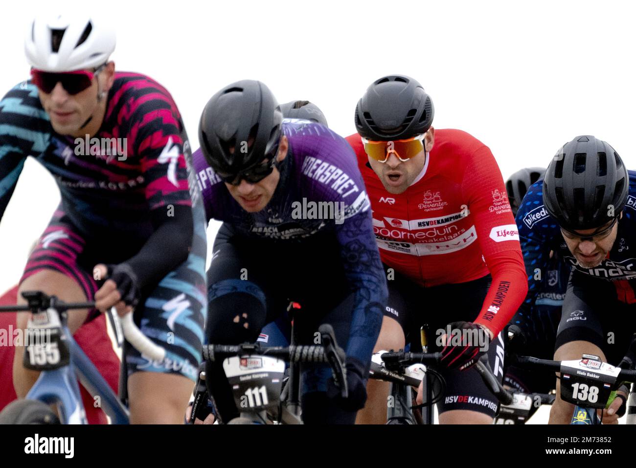 CASTRICUM AAN ZEE - Participants in action during the Egmond-Pier ...