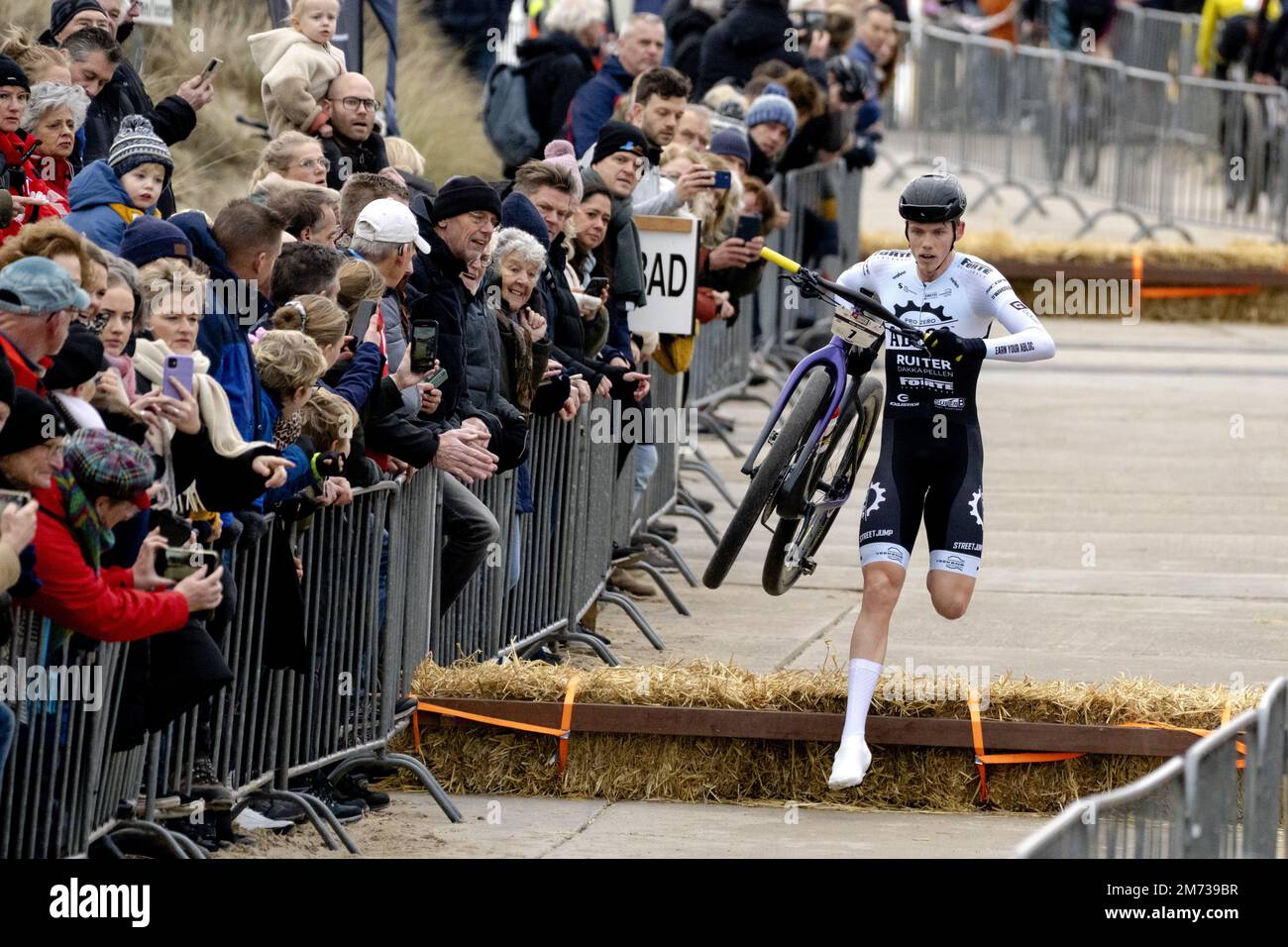 CASTRICUM AAN ZEE - The leader Stijn Appel on the beach during the ...