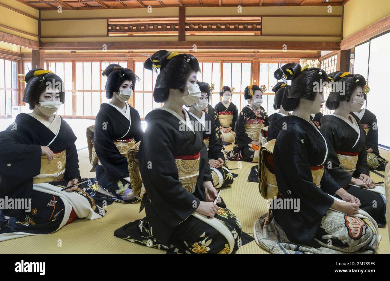 Japanese "geiko" traditional professional entertainers and their ...