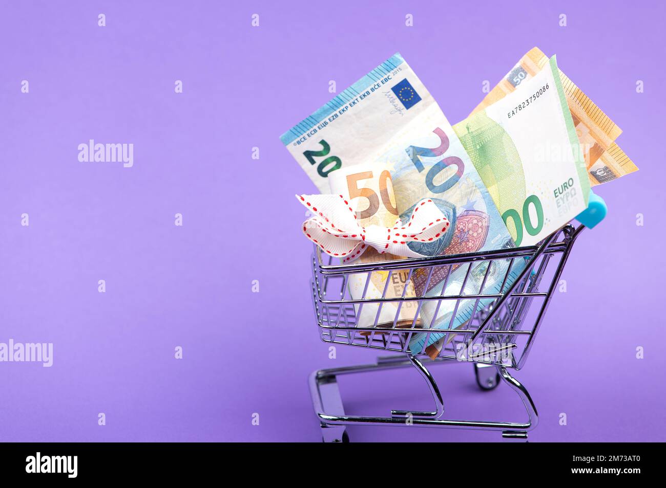 Cash and carry trolley hi-res stock photography and images - Alamy
