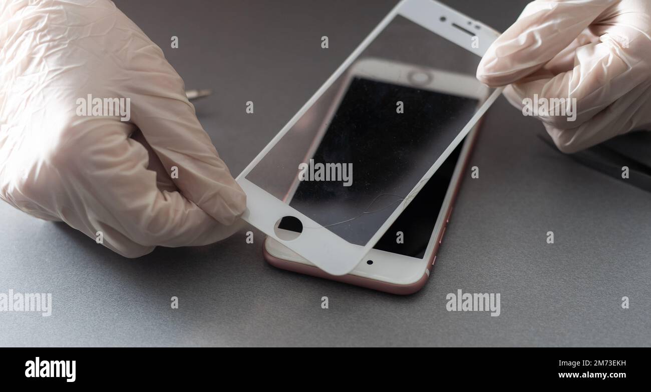 Dismantle mobile phone hi-res stock photography and images - Alamy