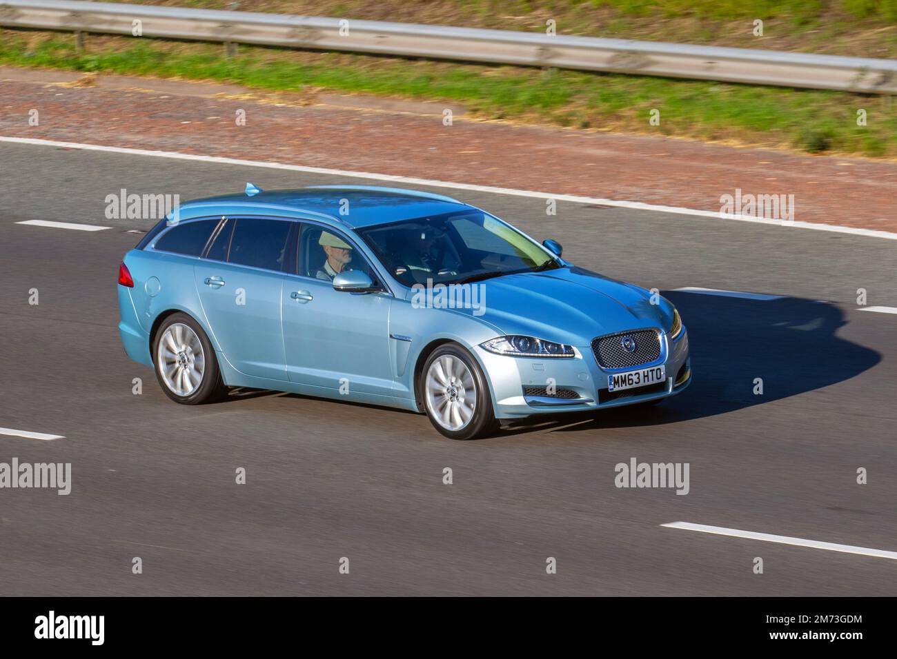 Jaguar xf 3 0d s v6 portfolio sportbrake auto euro 5 hi-res stock ...