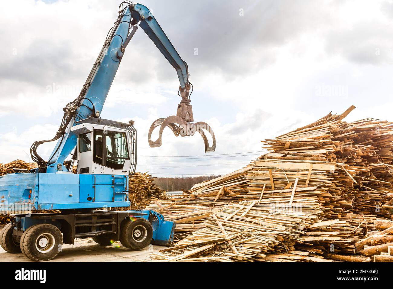 Log loader or forestry machine loads a log truck Stock Photo - Alamy