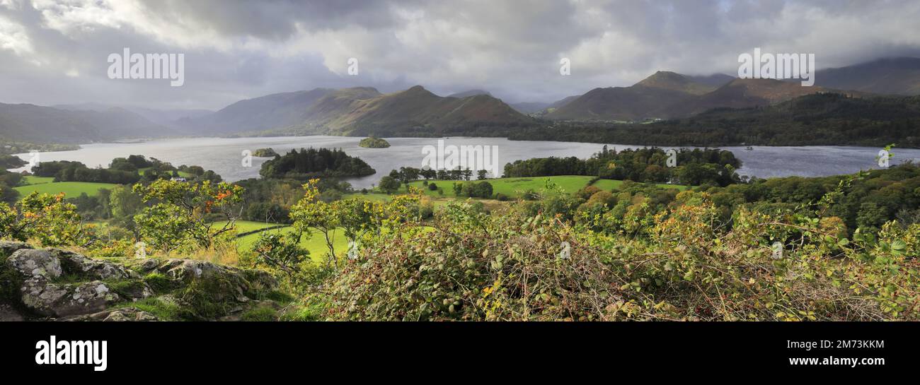 View over the waymarking toposcope on Castlehead fell above ...