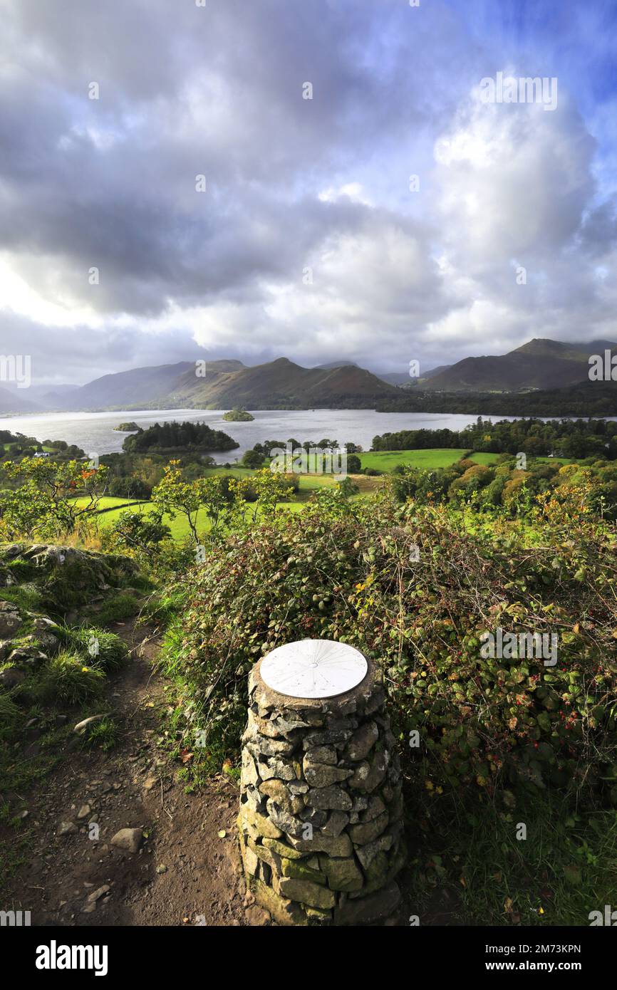 View over the waymarking toposcope on Castlehead fell above ...
