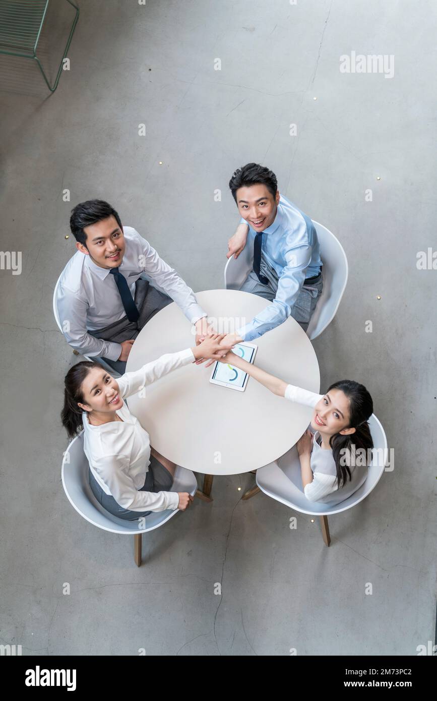 Business people meeting round table hi-res stock photography and images ...