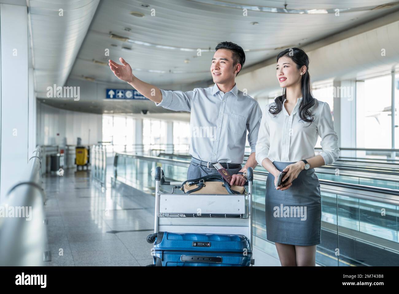 Business people pushing baggage at the airport Stock Photo - Alamy