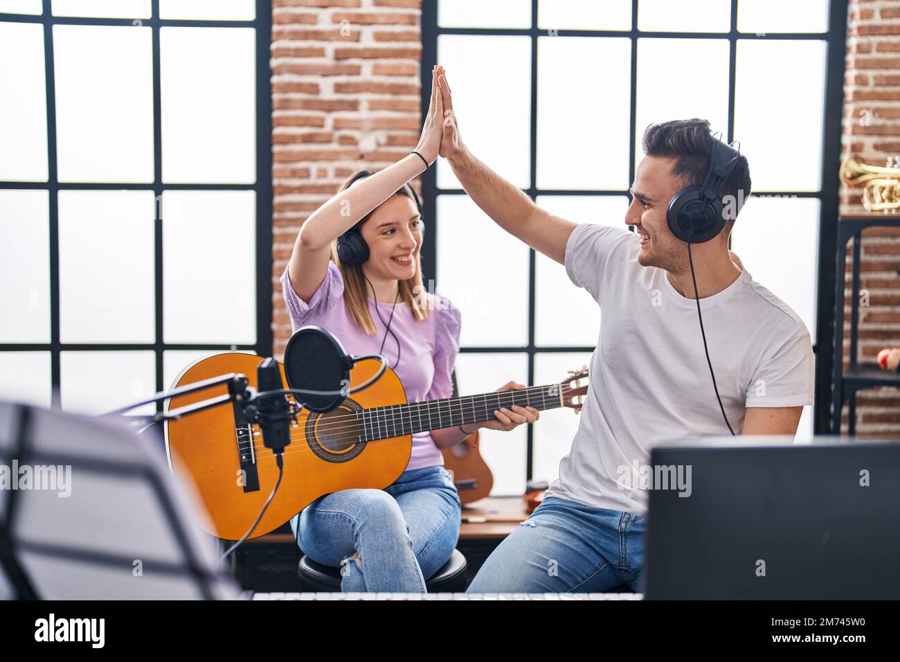 Five singers hi-res stock photography and images - Alamy