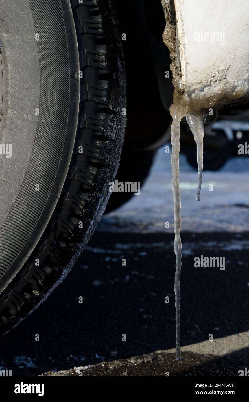Icicles under car hi-res stock photography and images - Alamy