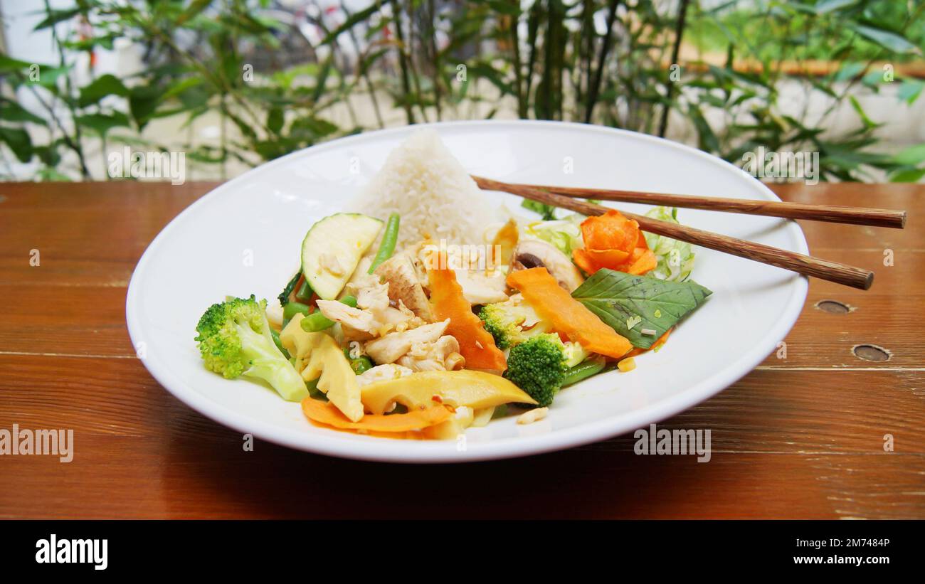 Asian combo plate chicken hi-res stock photography and images - Alamy