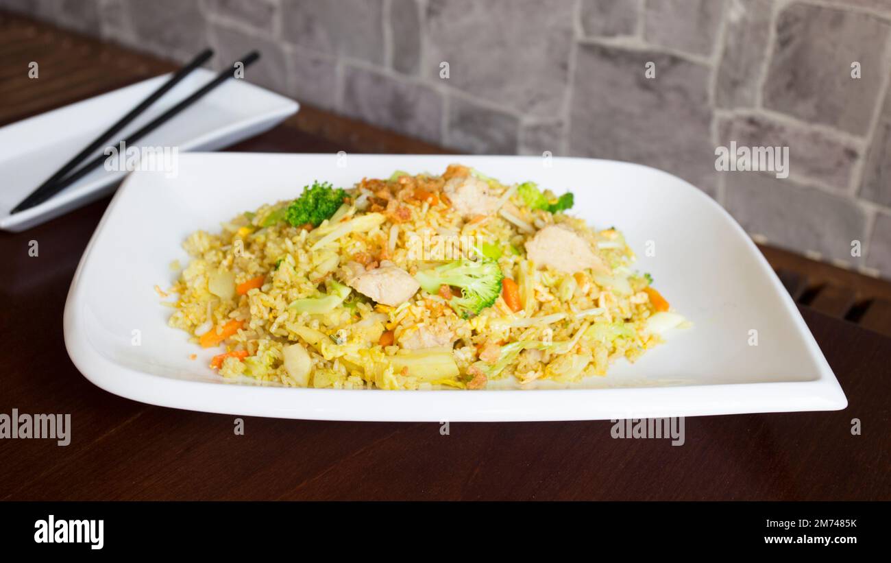 Asian combo plate chicken hi-res stock photography and images - Alamy