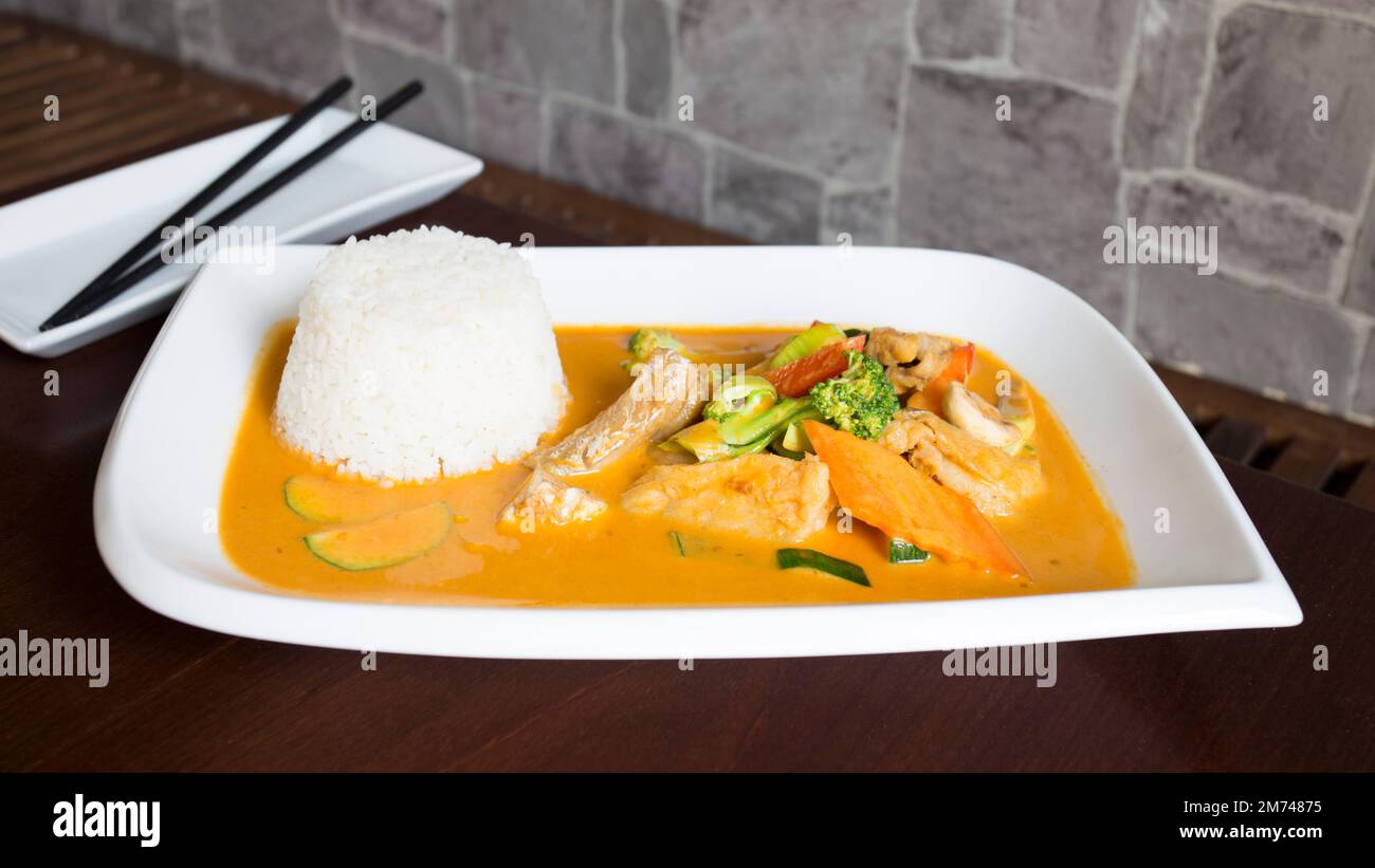 Asian combo plate chicken hi-res stock photography and images - Alamy
