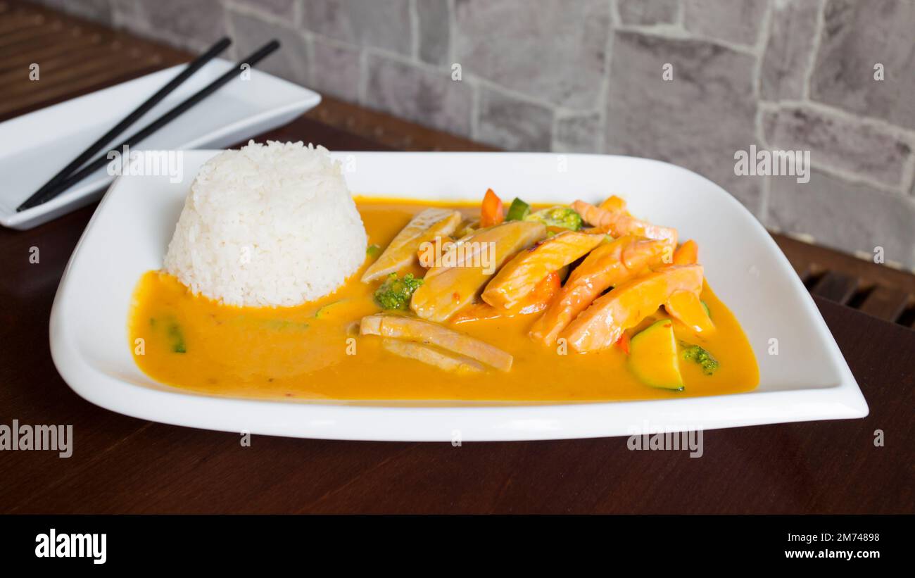 Asian combo plate chicken hi-res stock photography and images - Alamy