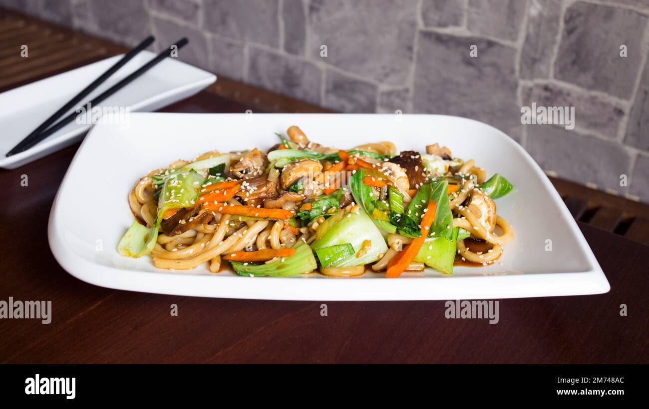 Asian combo plate chicken hi-res stock photography and images - Alamy