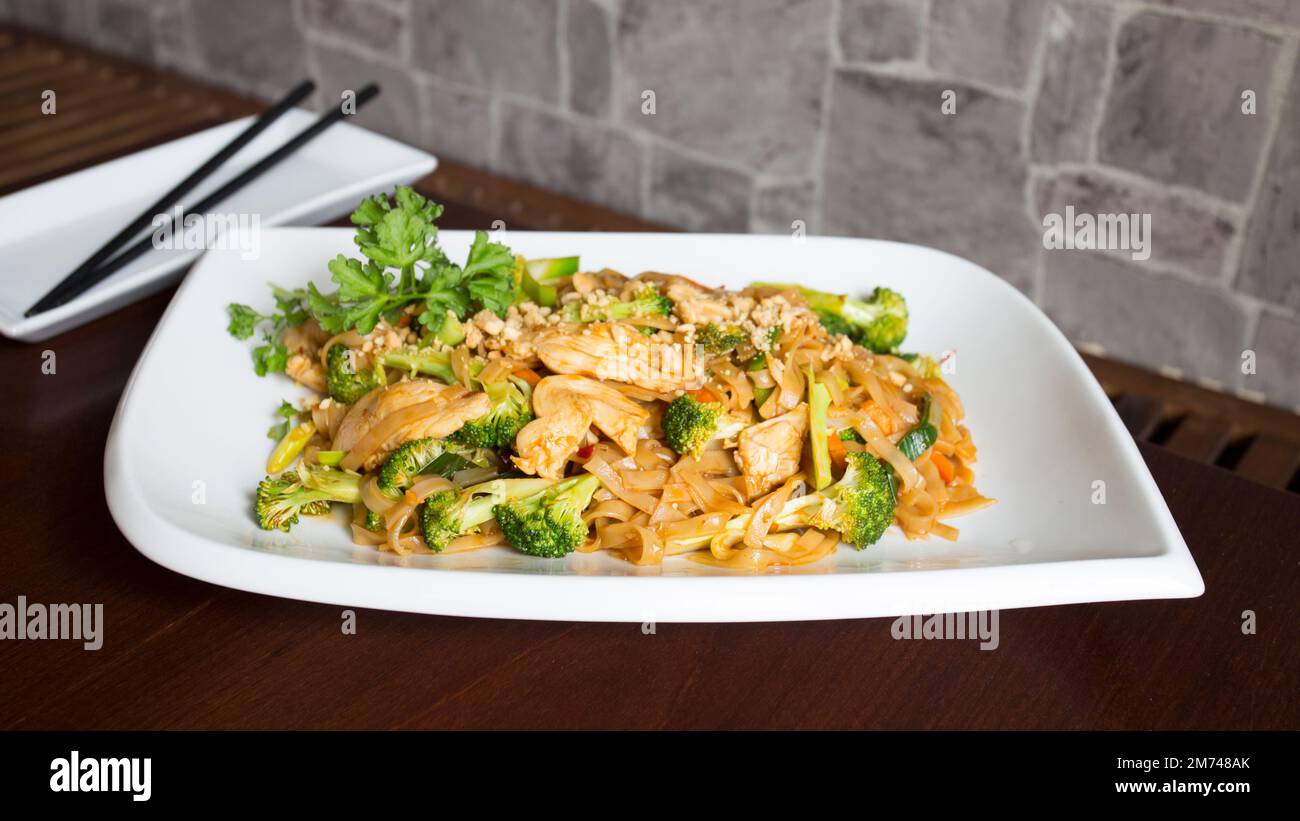 Asian combo plate with chicken and vegetables served with rice Stock ...