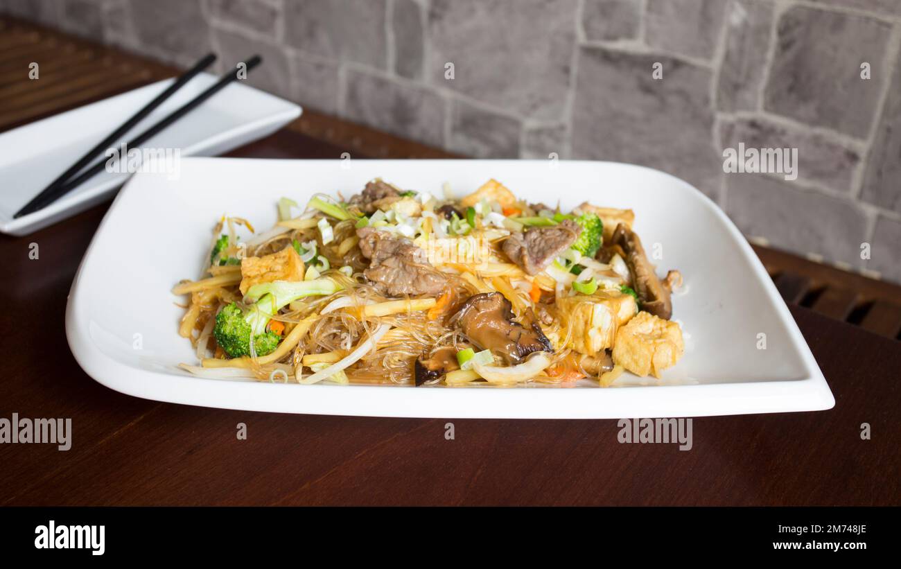 Chinese noodles roasted meat vegetables hi-res stock photography and ...