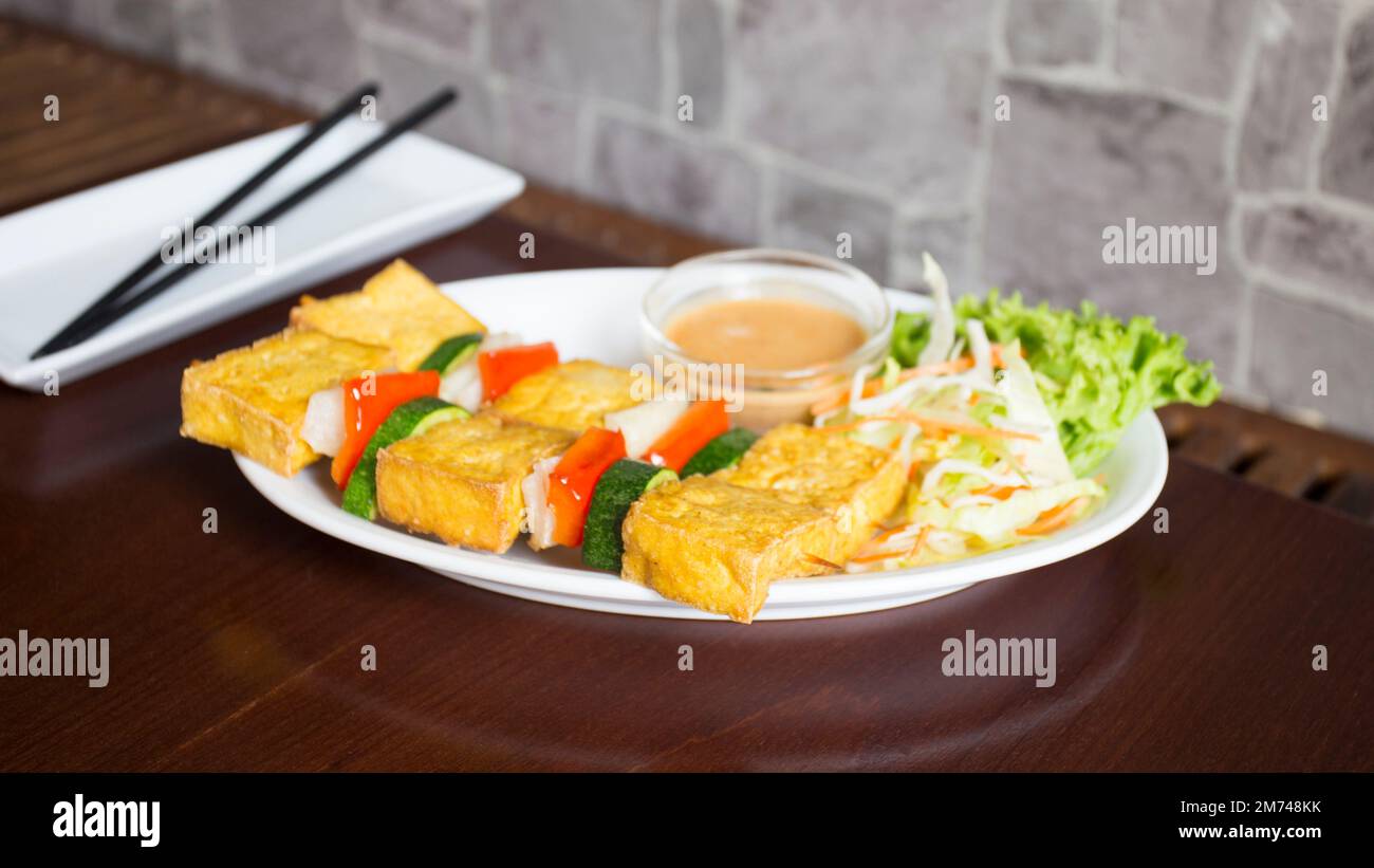 Vegetarian Asian combo platter with mixed vegetables and fried tofu ...