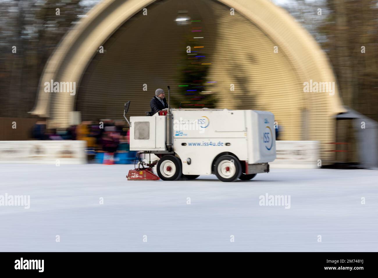 07 January 2023, Saxony, Dresden: An employee of the organizer restores ...