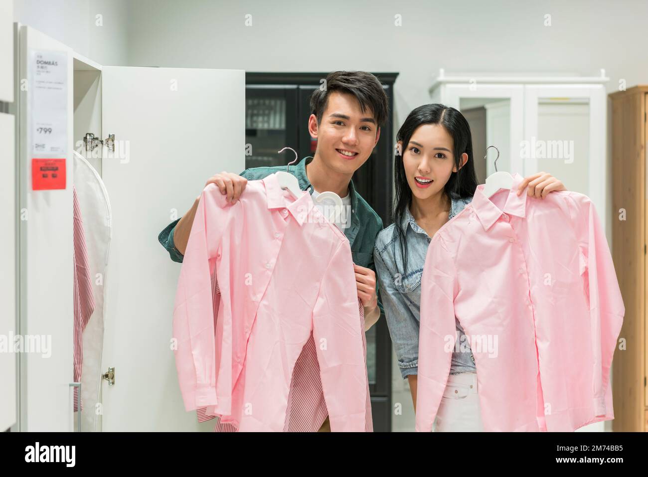 Young couples to buy clothes Stock Photo - Alamy