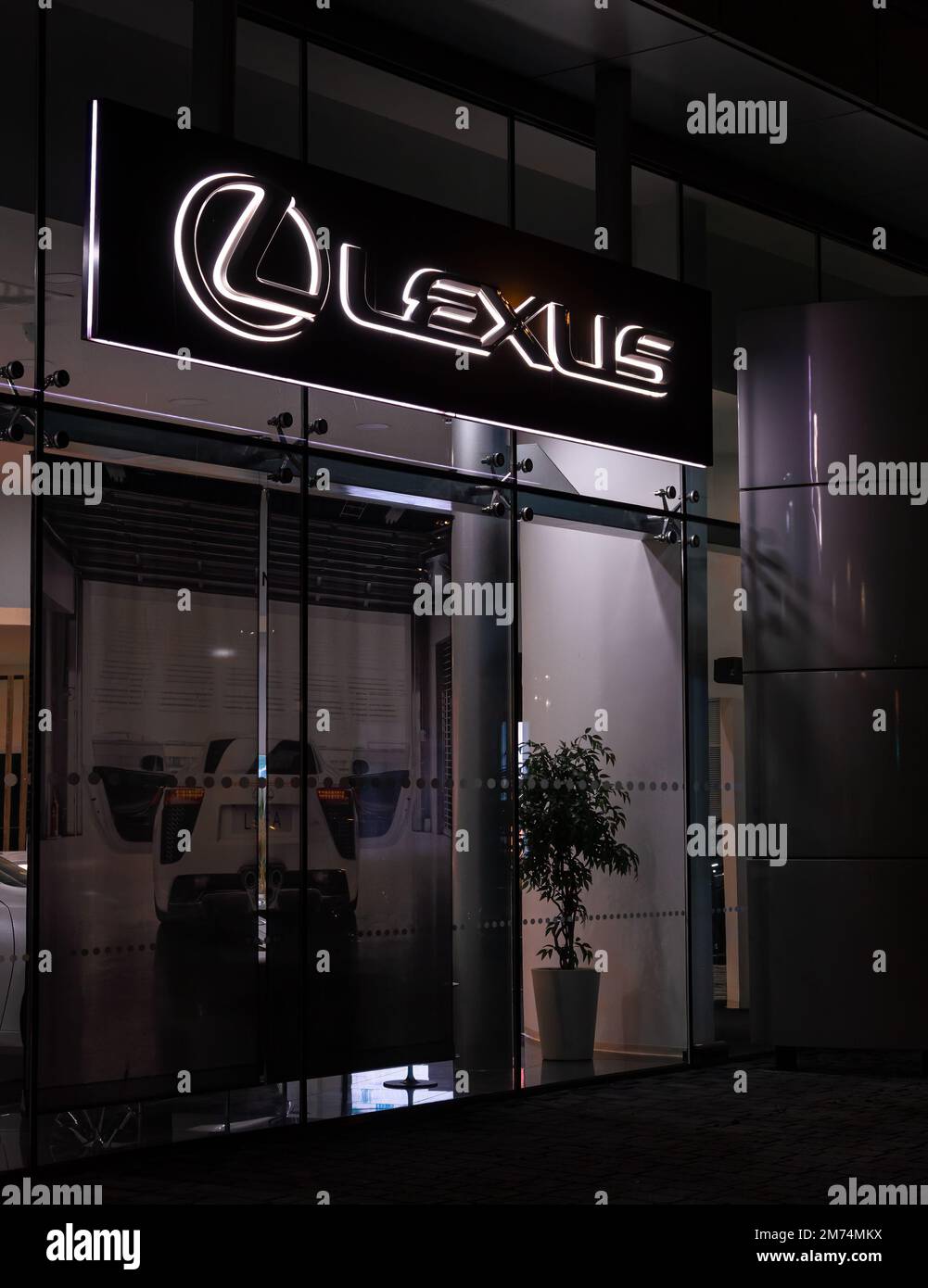 Logo lexus car brand hi-res stock photography and images - Alamy