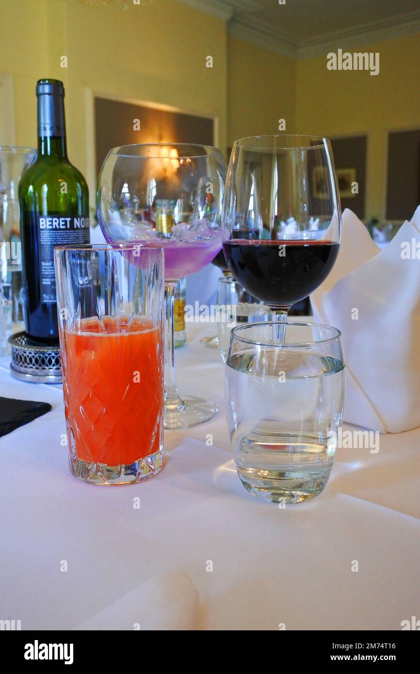 Alcoholic drinks table hi-res stock photography and images - Alamy