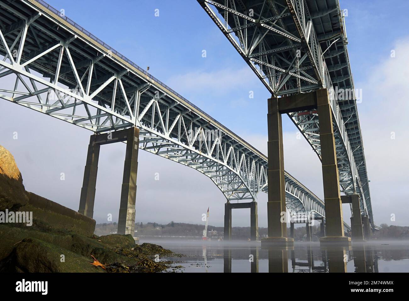 Gold star memorial bridge hi-res stock photography and images - Alamy