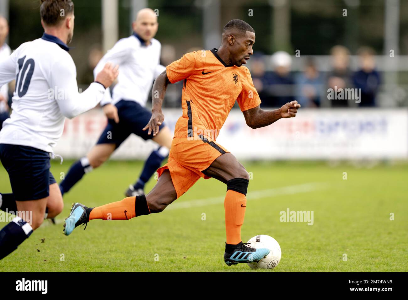 HAARLEM - Ruben Chess in action during the traditional New Year's match ...