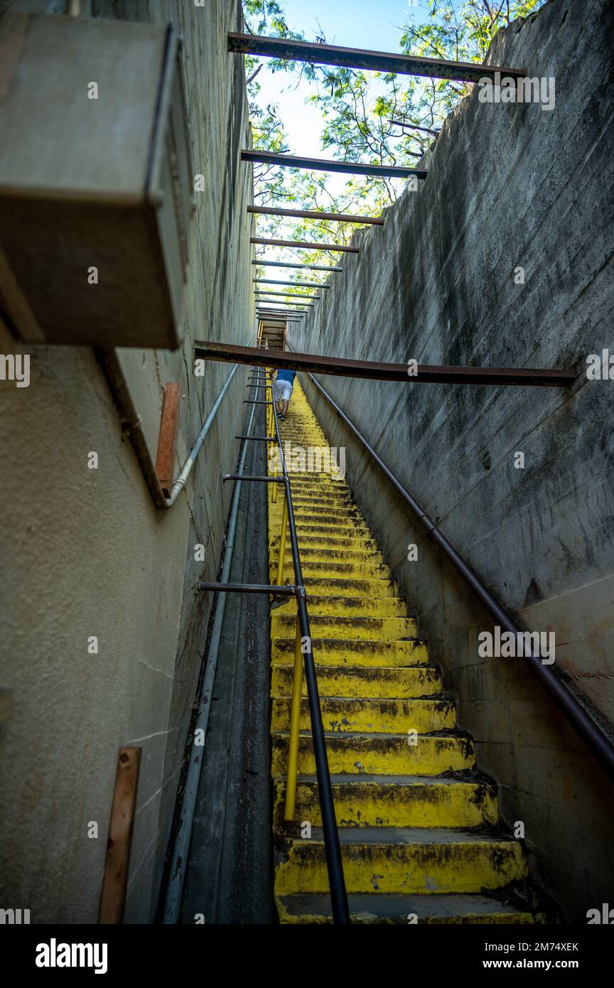 Steep stairs on the Diamond Head lookout trail Stock Photo - Alamy