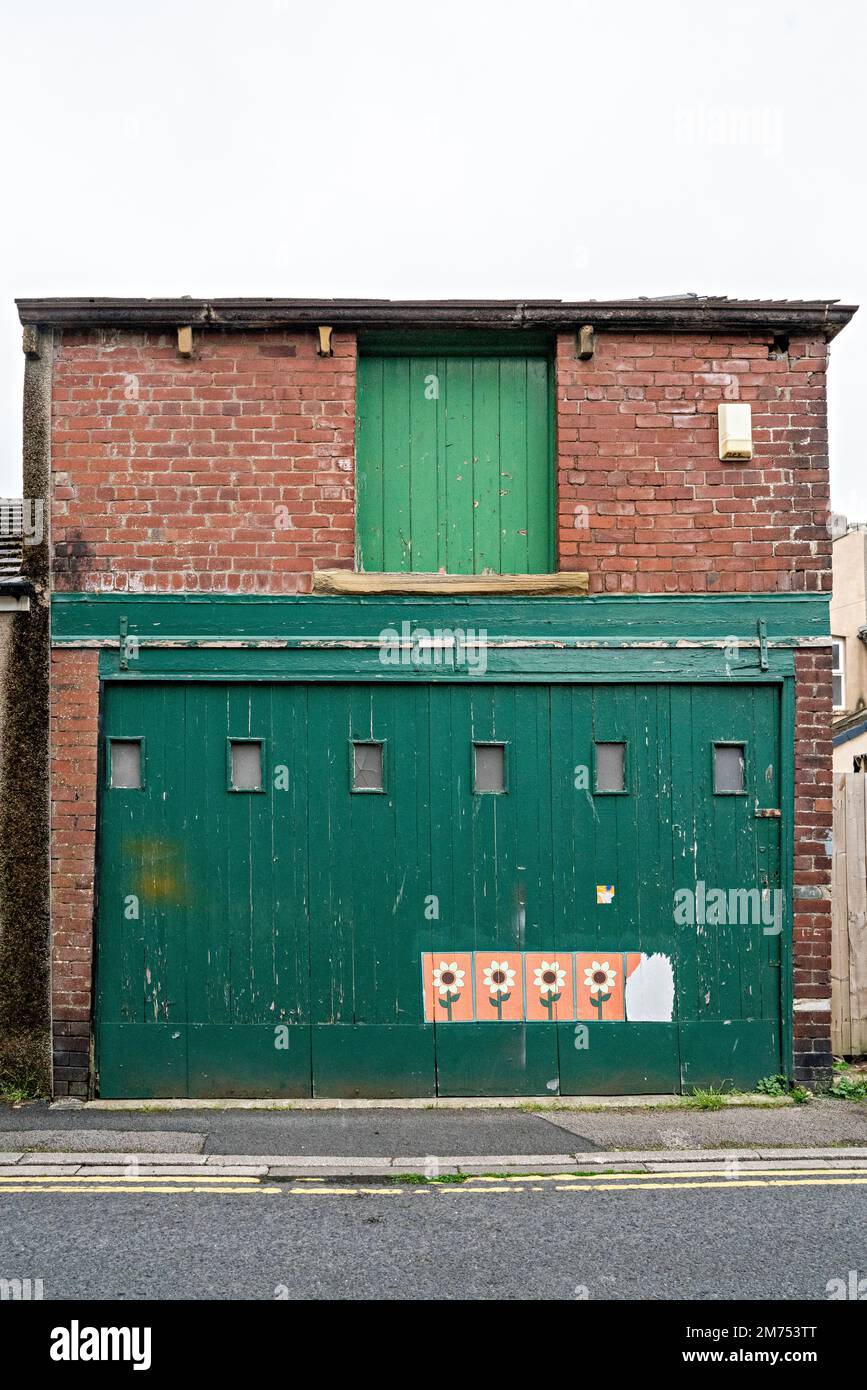 Two-storey garage workshop in town Stock Photo - Alamy