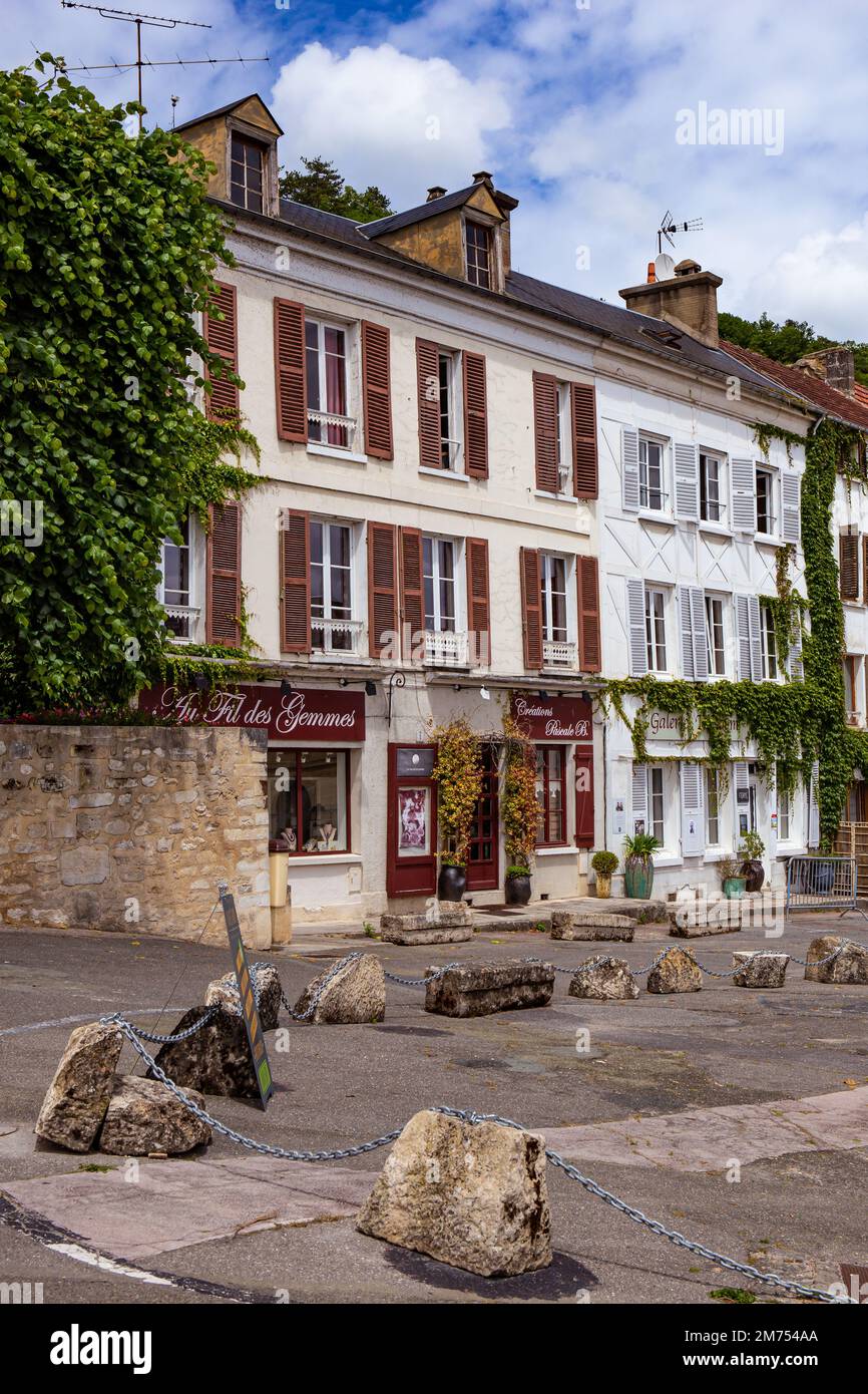 La Roche Guyon village, its streets, gardens and castle Stock Photo - Alamy